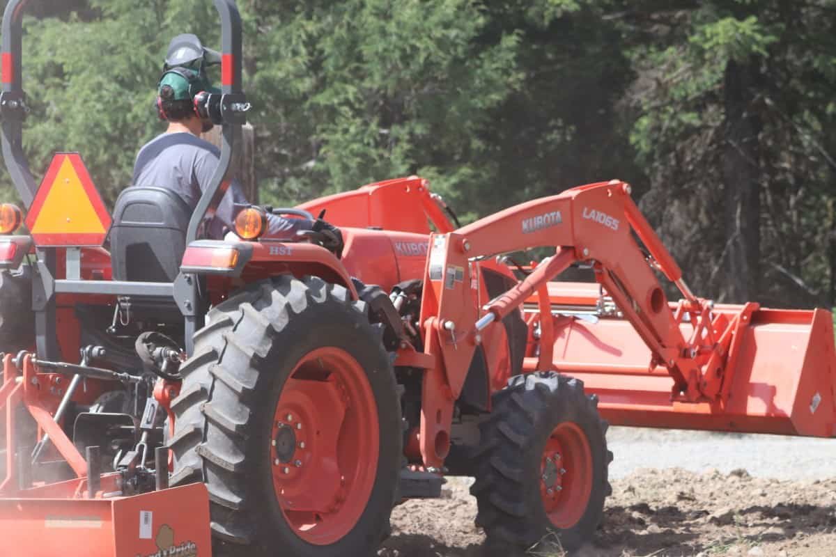 6 Reasons Why Rear Wheels on a Farm Tractor are Bigger – Tractor Addict