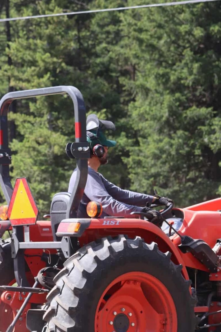 6 Reasons Why Rear Wheels on a Farm Tractor are Bigger – Tractor Addict